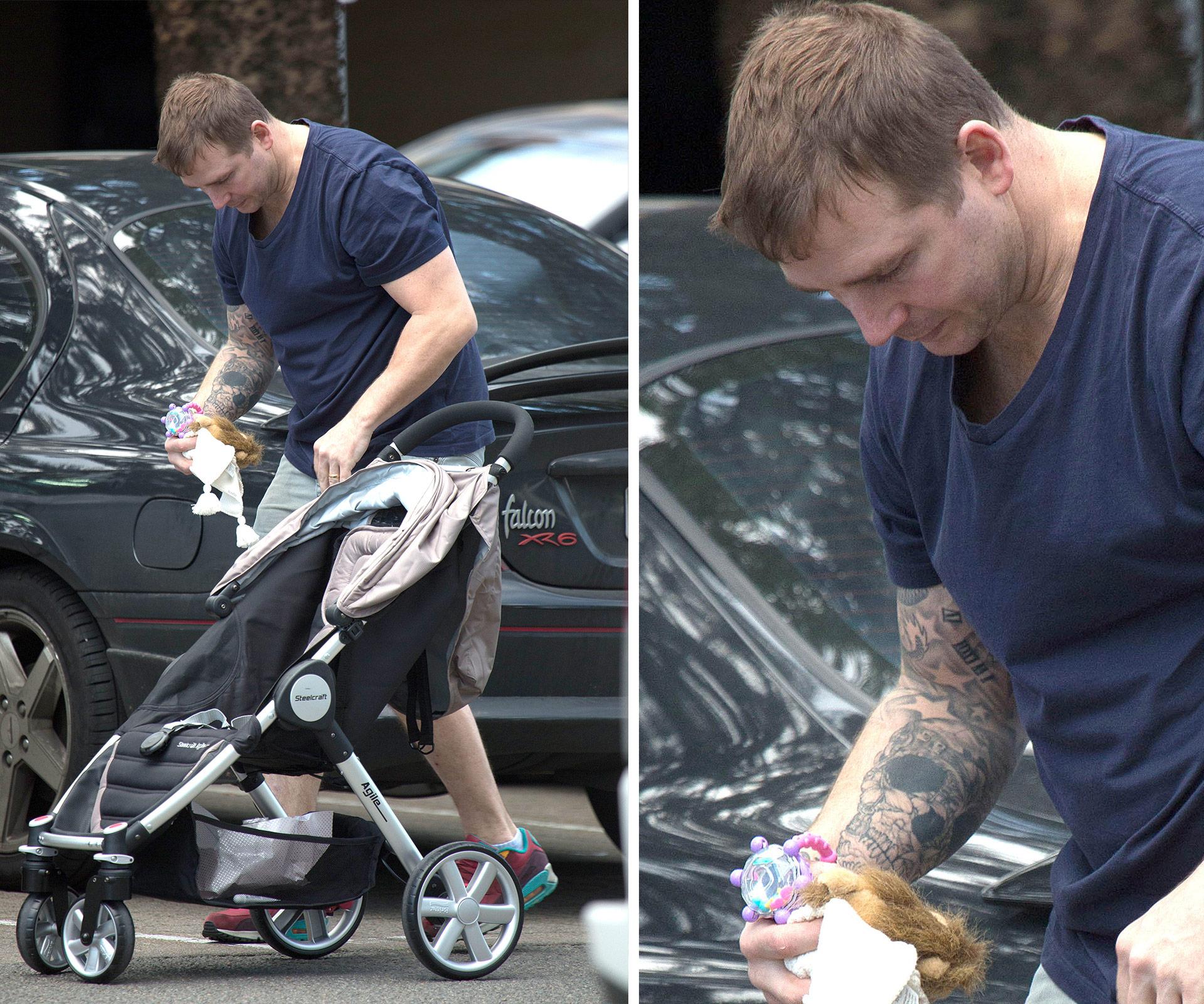 Kate Ritchie goes to the beach with daughter Mae