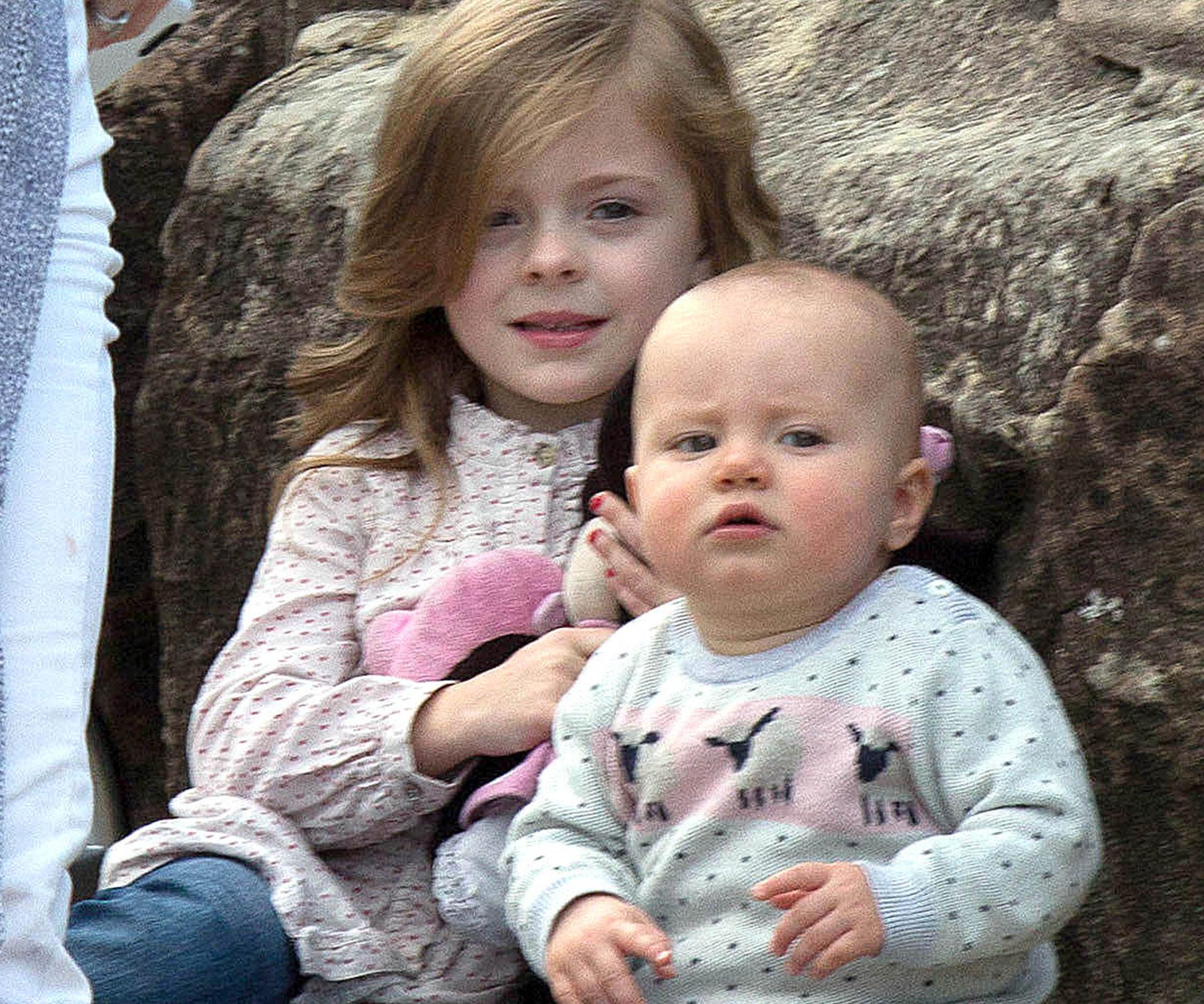 Kate Ritchie goes to the beach with daughter Mae