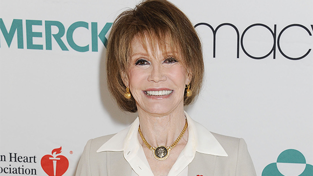Friends say Mary Tyler Moore nearly blind