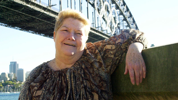 Colleen McCullough dies at age 77