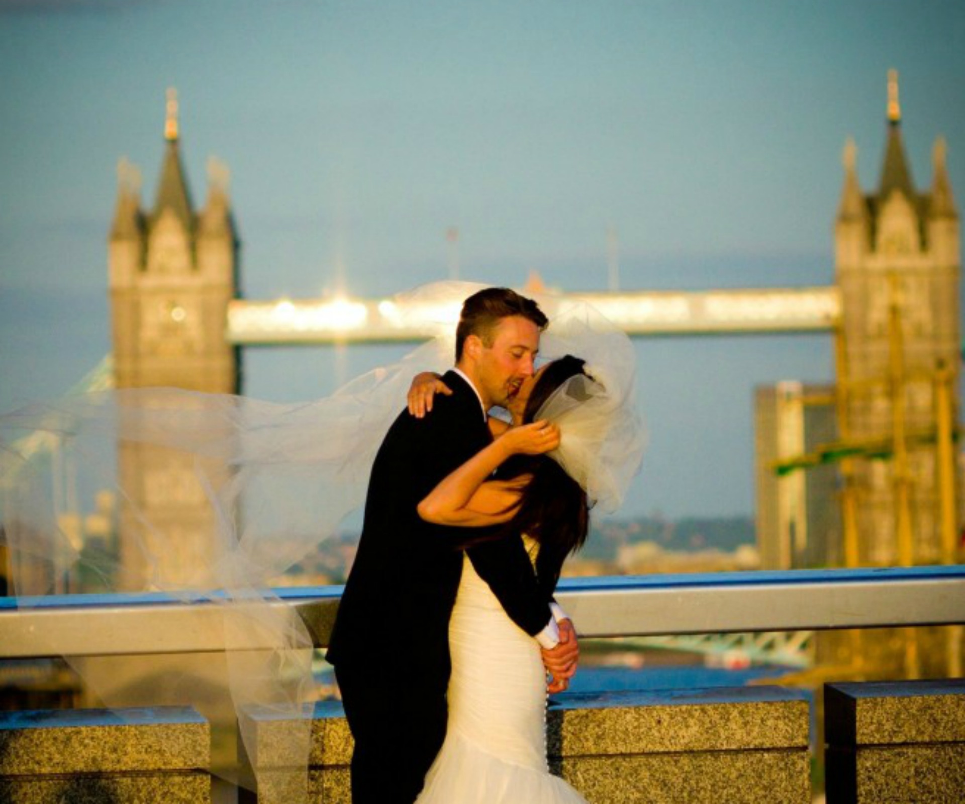 Internet tracks down couple in accidentally perfect photo