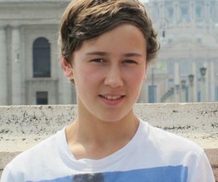 Hundreds gather to say goodbye to Stuart Kelly