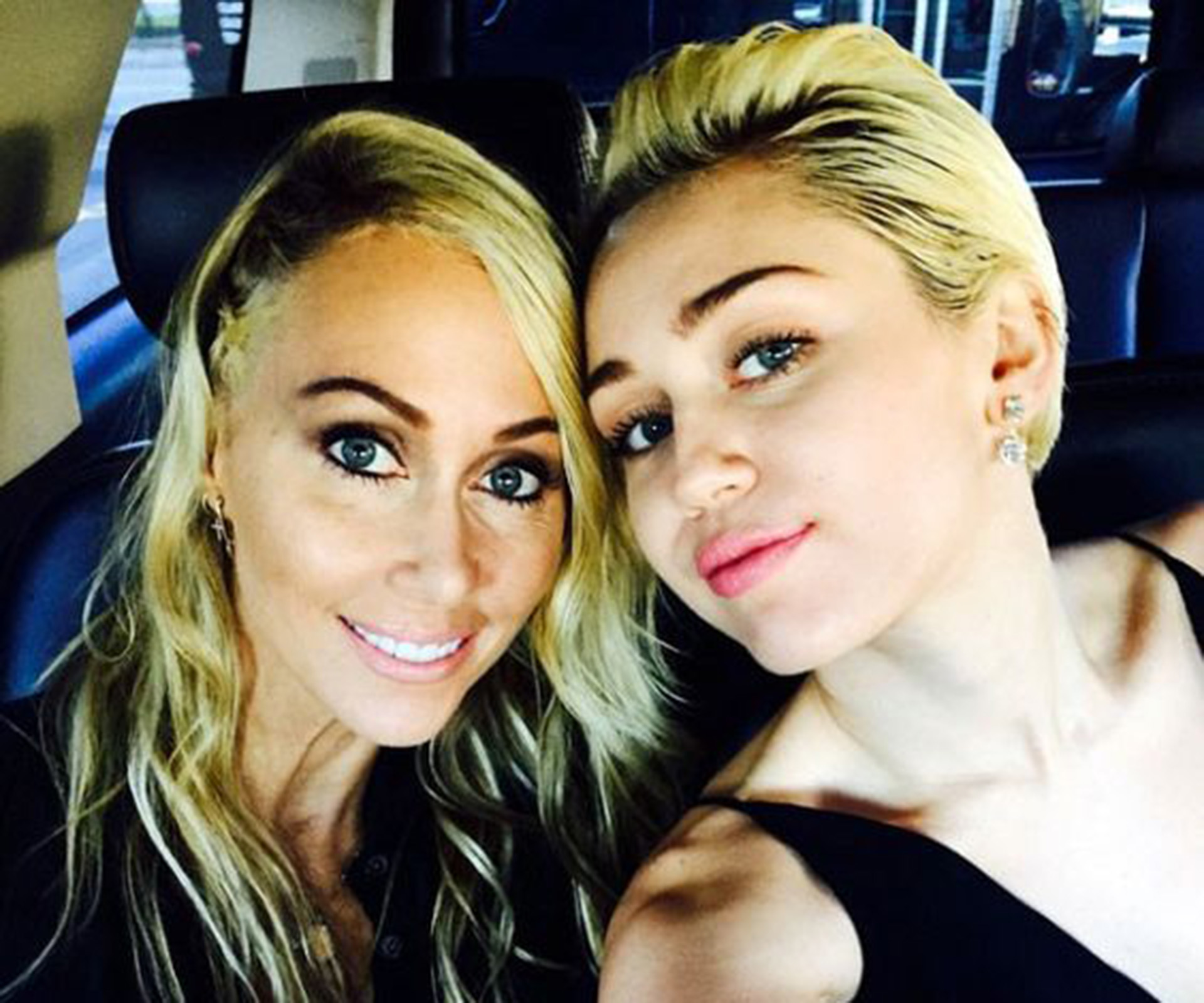 Miley Cyrus’s mum tells the truth about her wedding pic