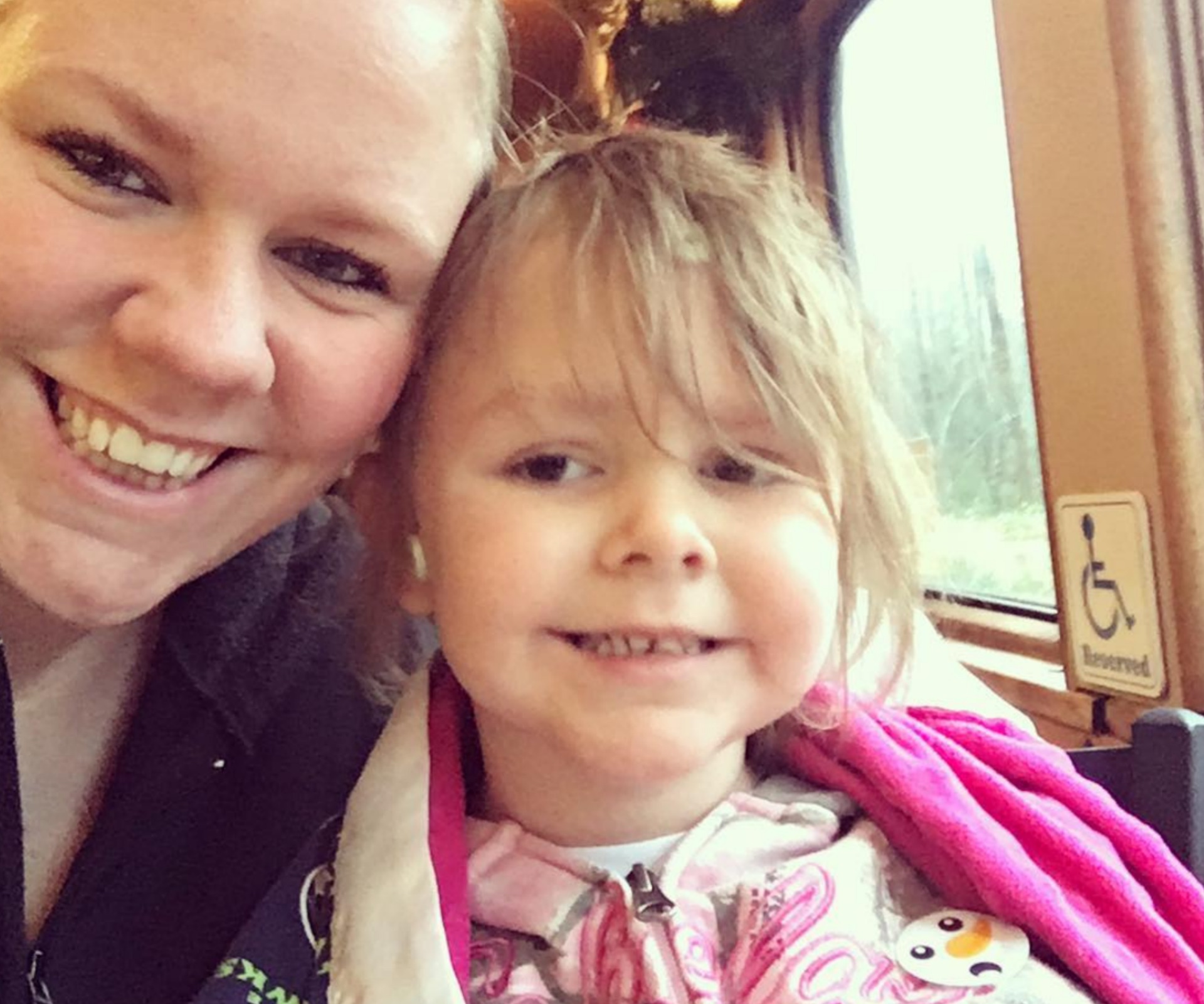 Grieving mum shares crushing photo of daughter's ashes