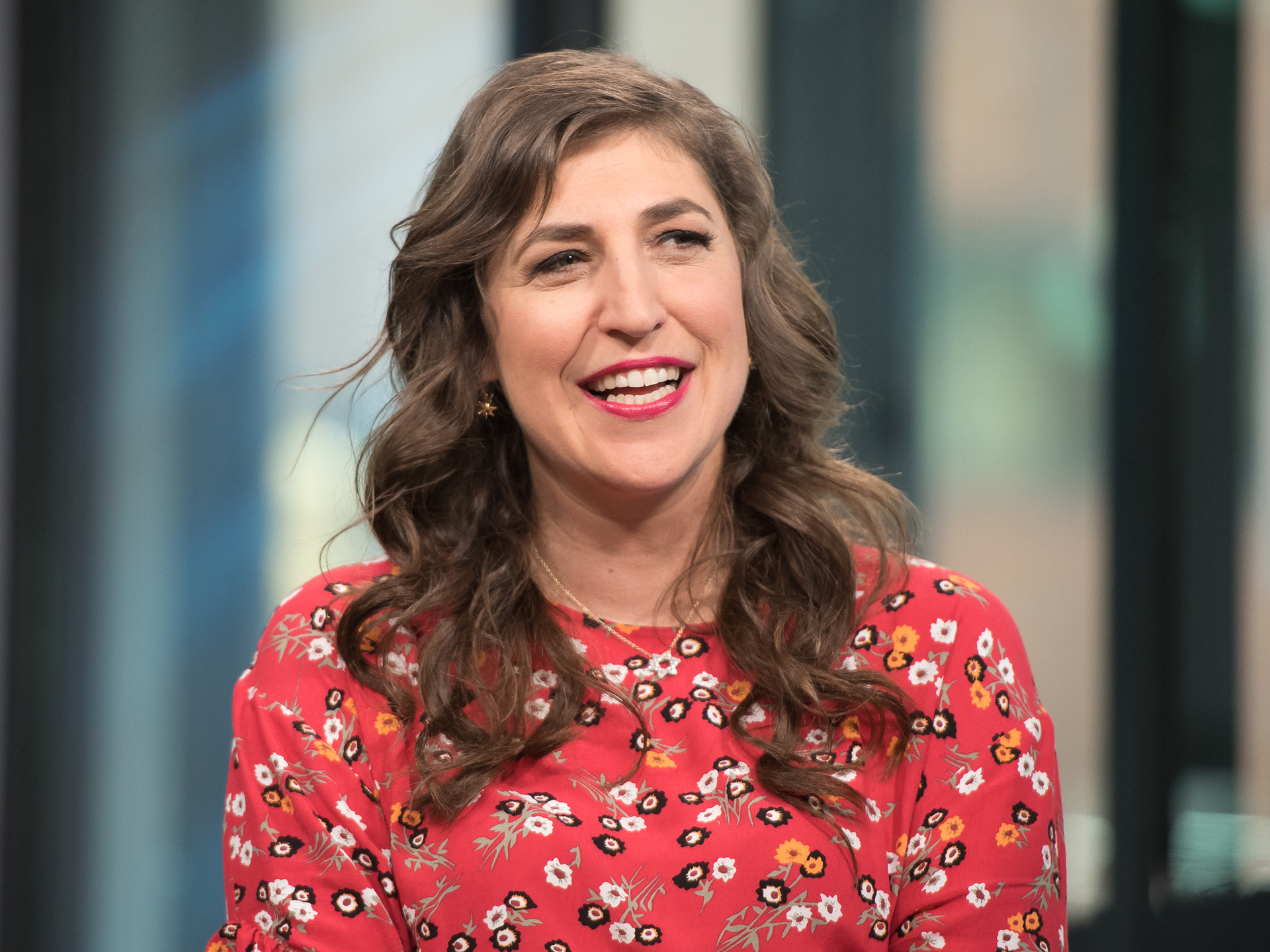 Big Bang Theory's Mayim Bialik adopts special needs cat