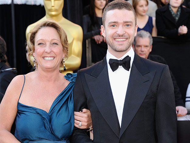 Celebs who adore their mothers! | Now To Love
