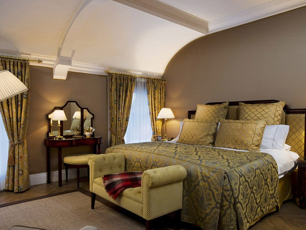 Inside Kimye's luxurious Ireland manor | Now To Love