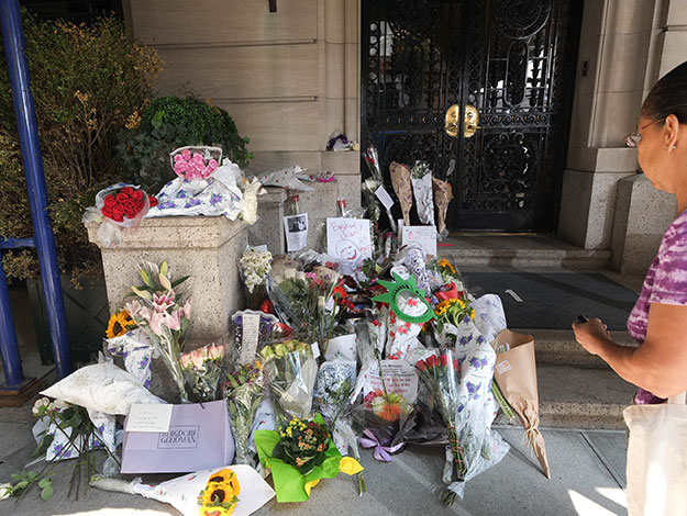 Celebrity mourners pay their respects at Joan Rivers' funeral