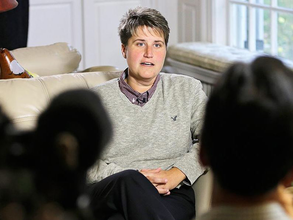 Pope urges Europe's Catholics to house refugees