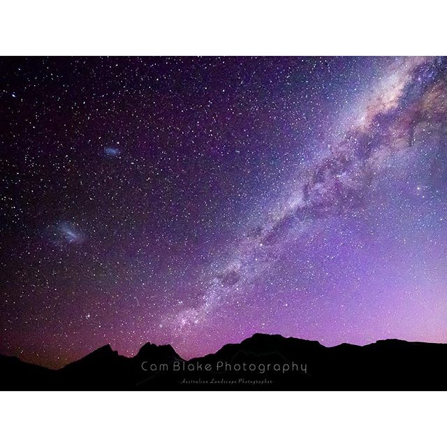 Aurora Australis lights up the Australian night sky