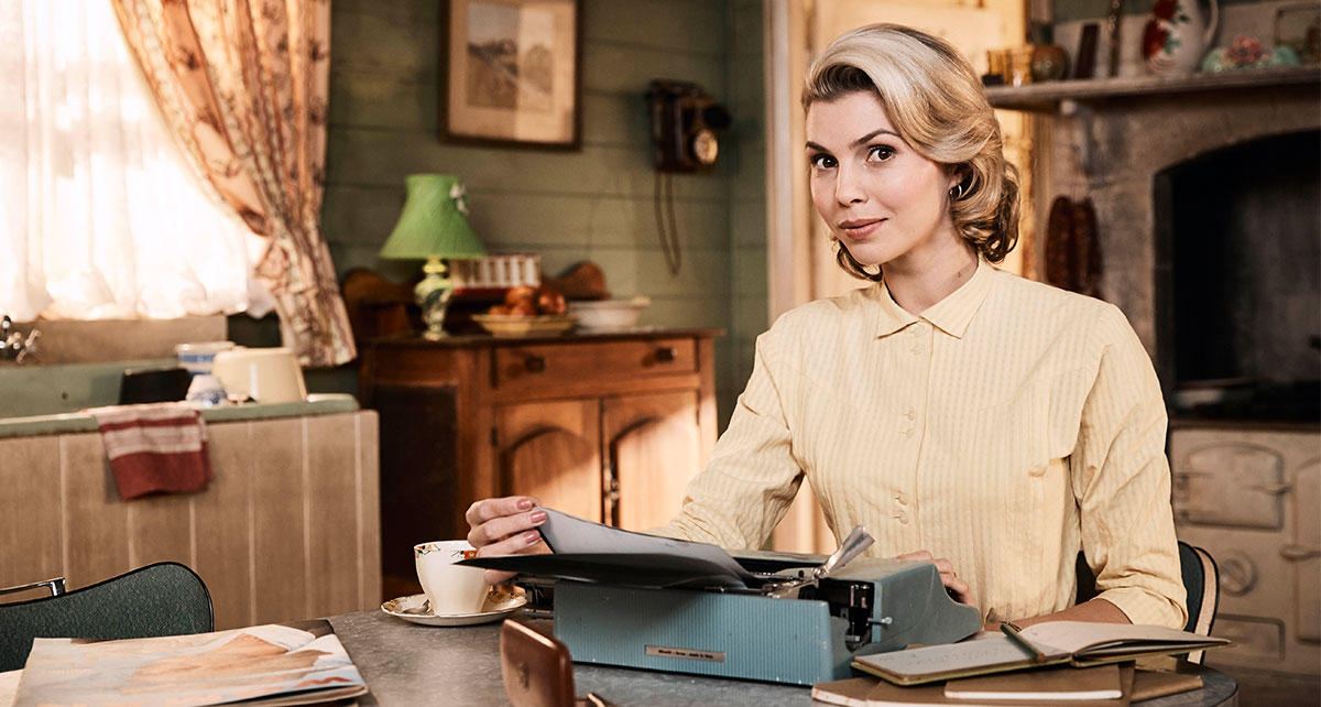 Abby Earl backs Jessica Marais to win the Gold Logie