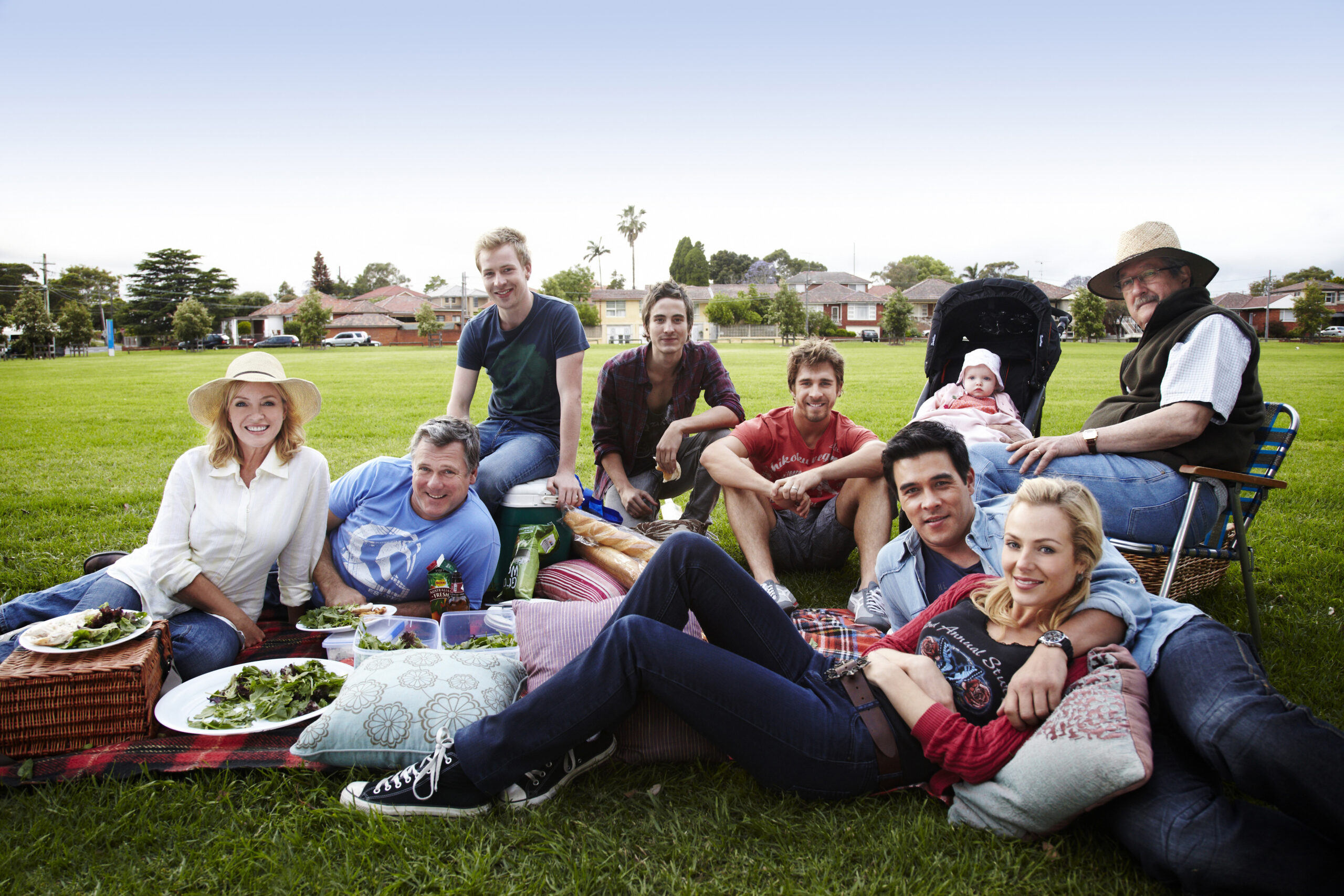 Packed To The Rafters star Angus McLaren joins Home and Away!