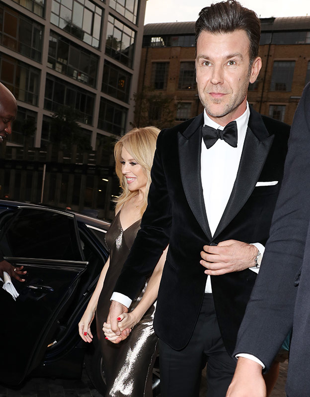 Kylie Minogue, Isla Fisher and Chris Hemsworth fly the Aussie flag high ...