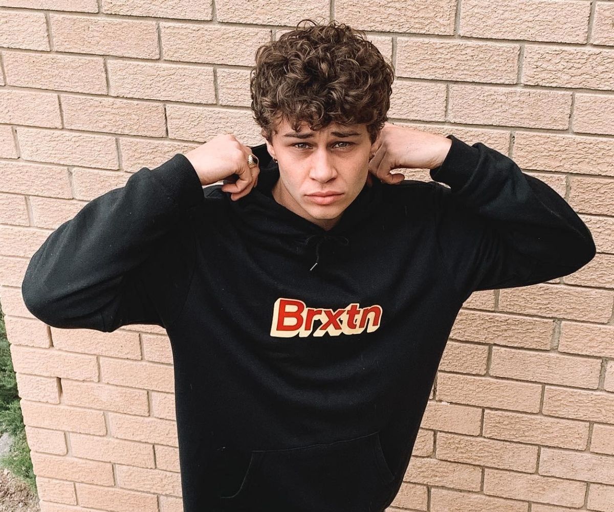 Matt Evans is single but the Home and Away star doesn't think he's ...