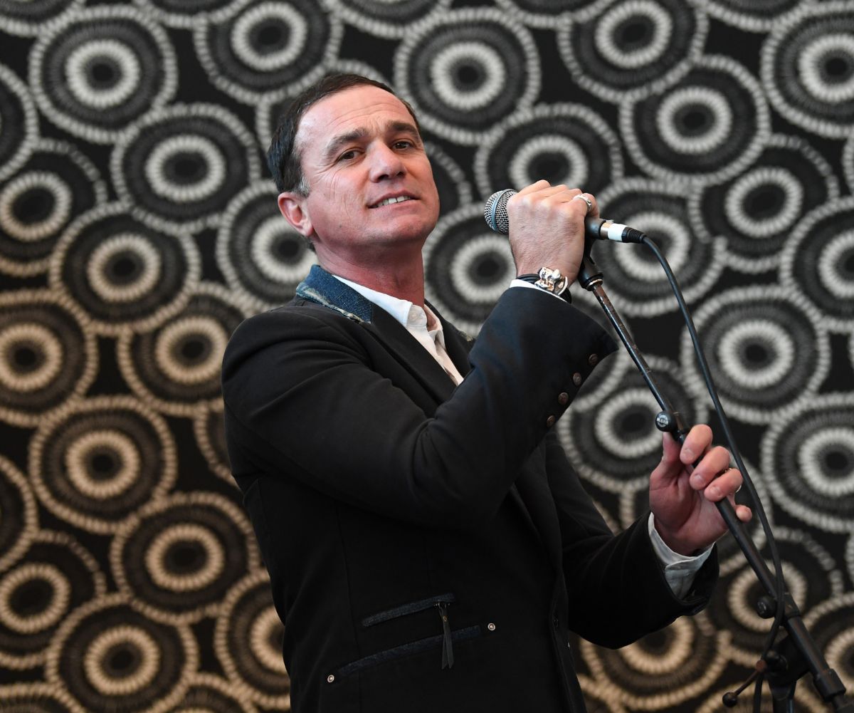 Shannon Noll's love for wife Rochelle will never fade