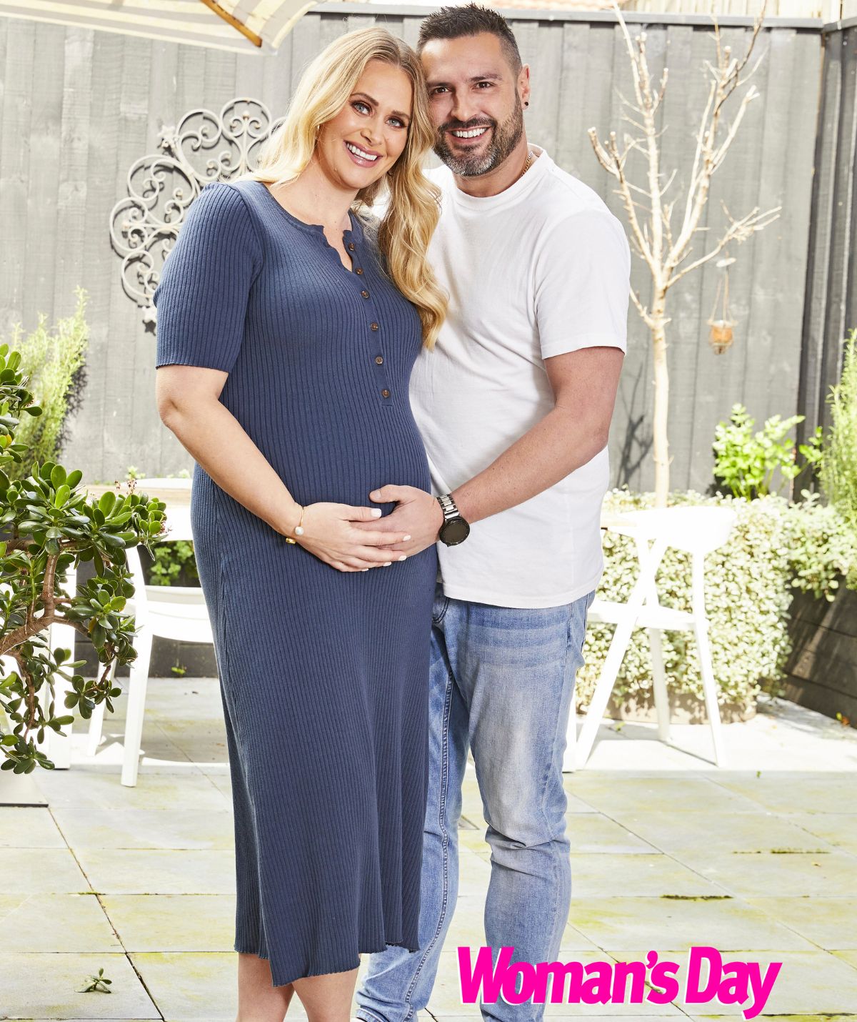 Australian Idol Kate DeAraugo has announced she is expecting a baby
