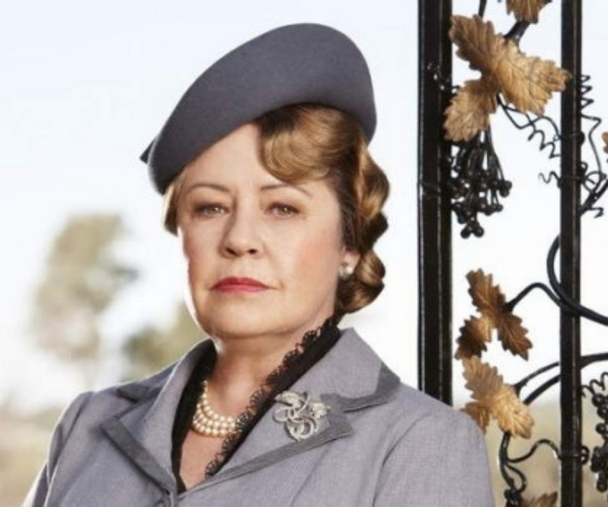 Playschool star Noni Hazlehurst retiring